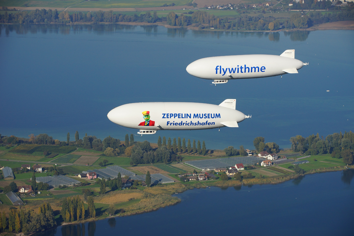 Zwei Zeppelin NT gemeinsam über dem Bodensee - AERO International