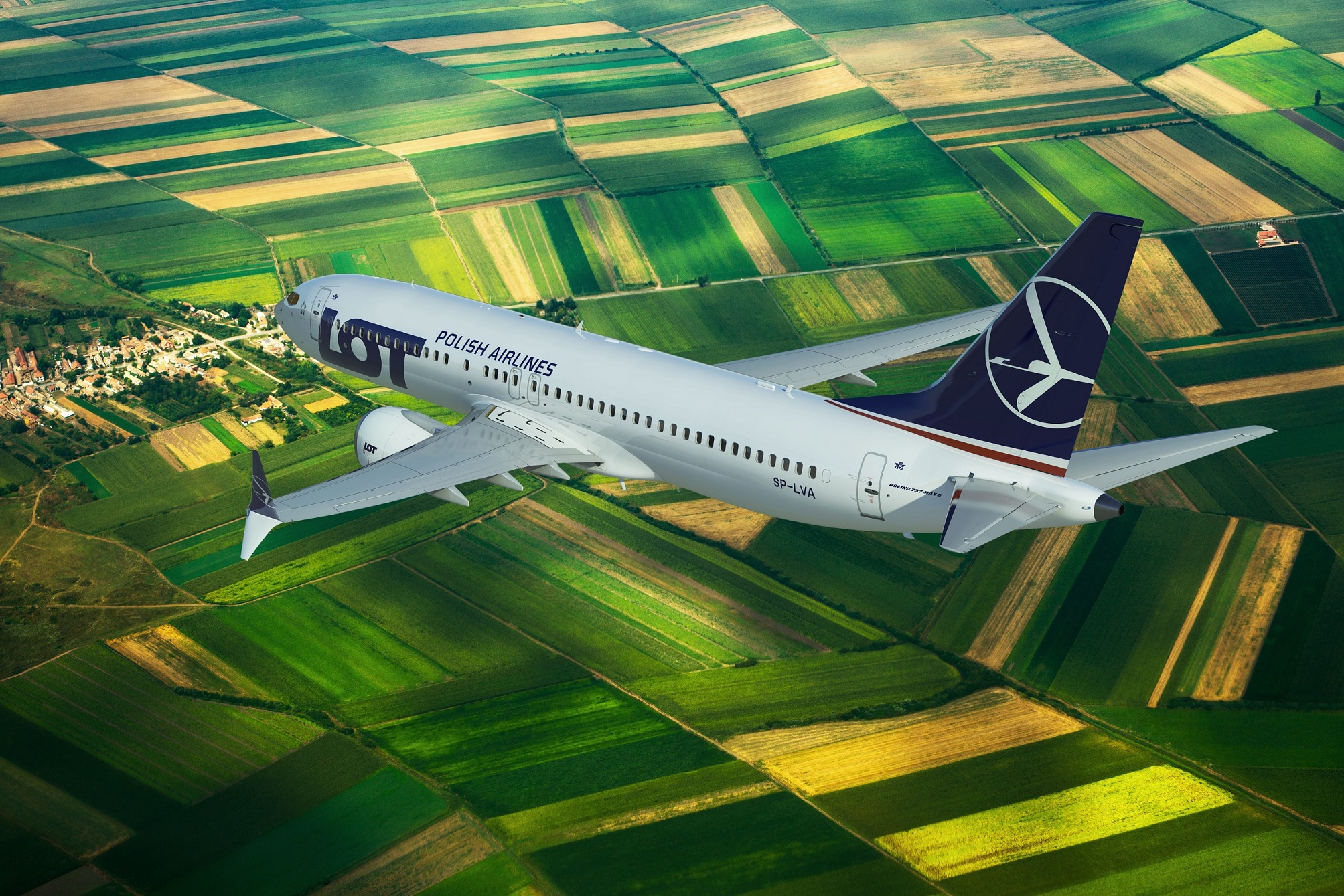 LOT Polish Airlines setzt in Zukunft auf grünes Kerosin - AERO ...