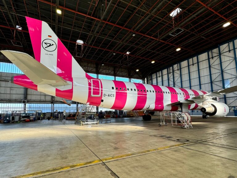 Gegen Brustkrebs: A320 von Condor künftig mit pinken Streifen - AERO ...